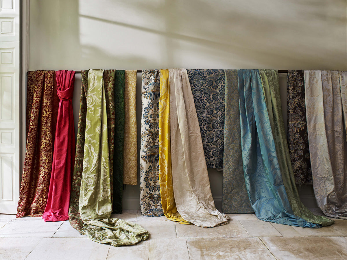Silk Damask - cinnabar | Damast & Streifen Stoffe – GrueneStoffe.de